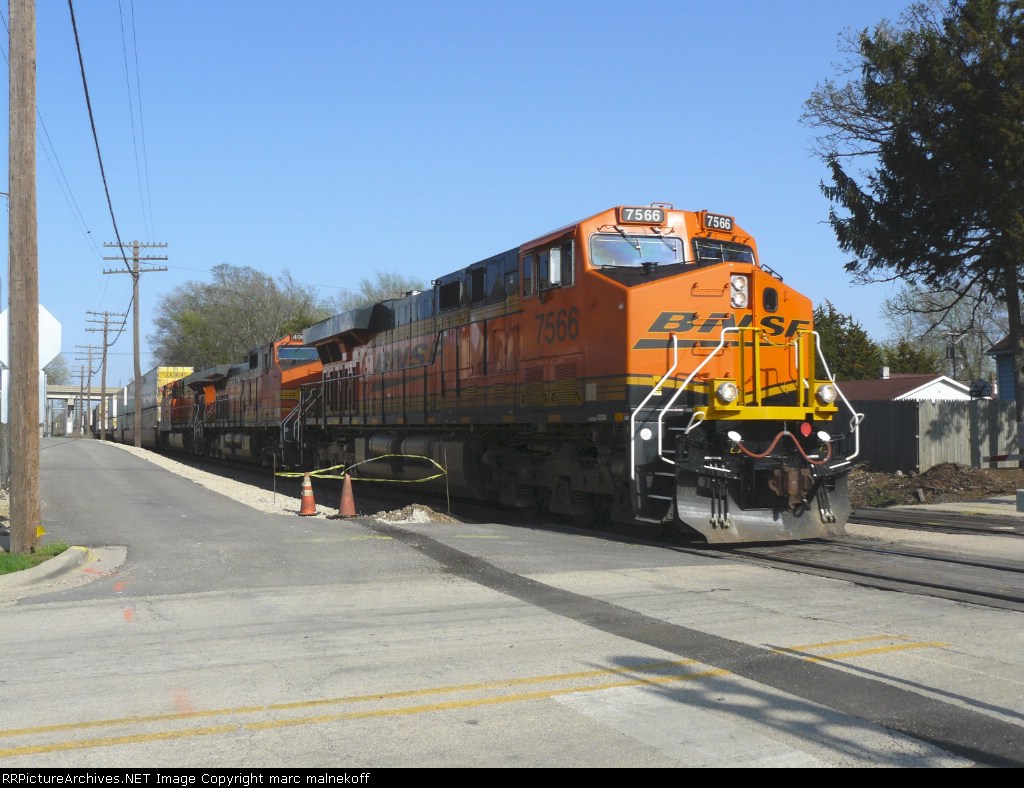 BNSF 7566